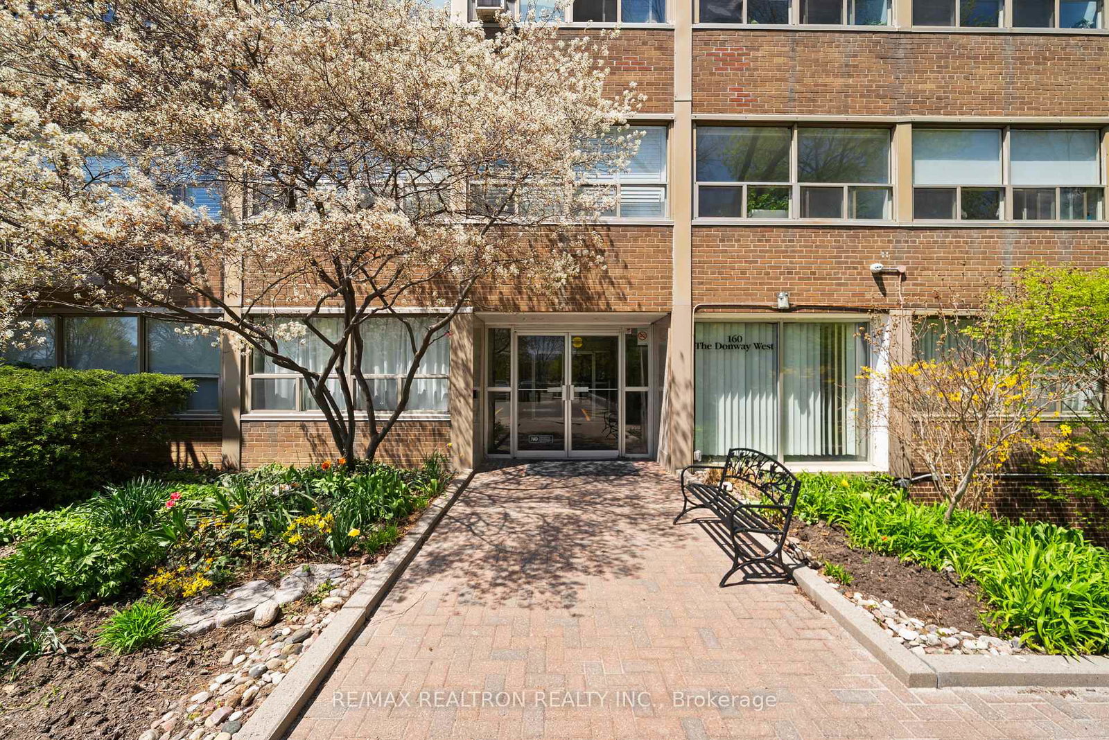 160-the-donway-w-north-york-ontario-c13093568