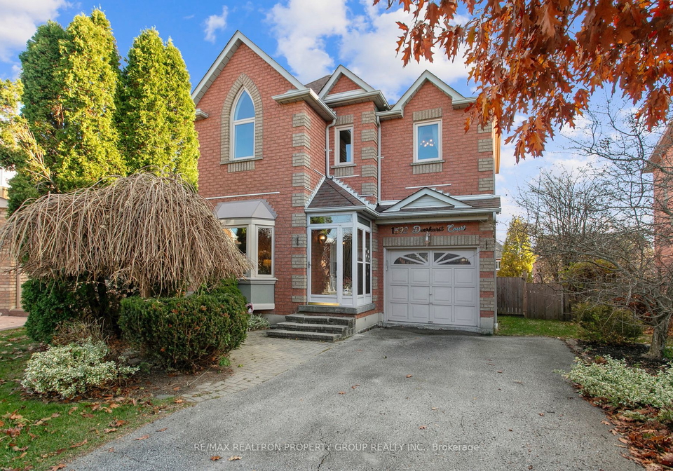 1592 Deerhurst Court, Pickering
