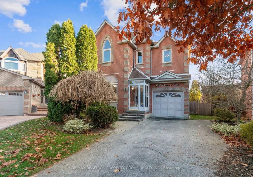 1592 Deerhurst Court, Pickering