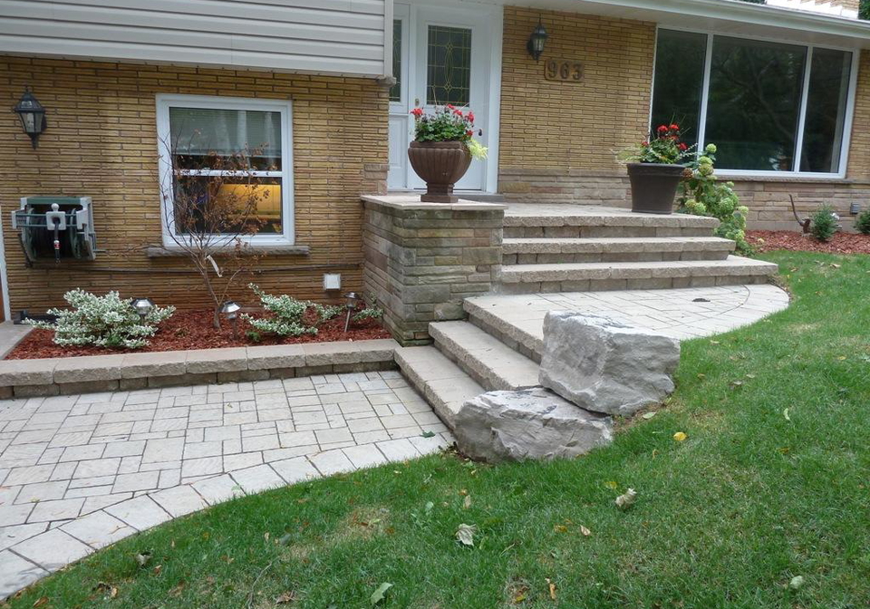 963 Falcon Bv, Burlington