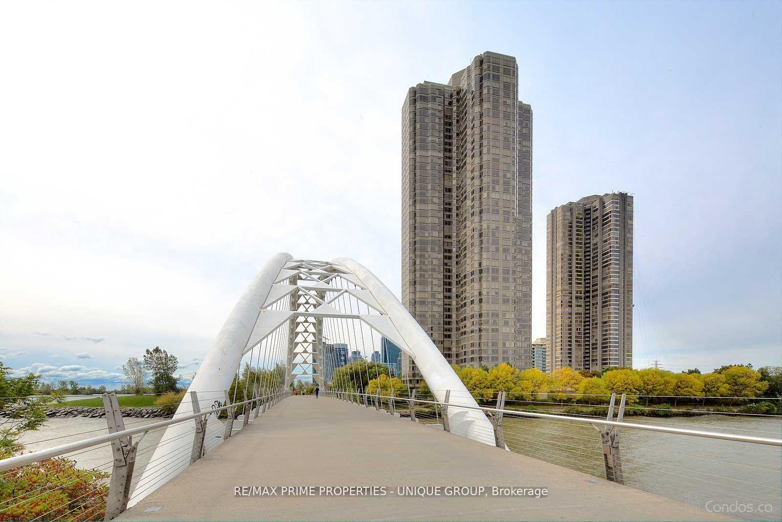 1-palace-pier-court-etobicoke-ontario-w12612386