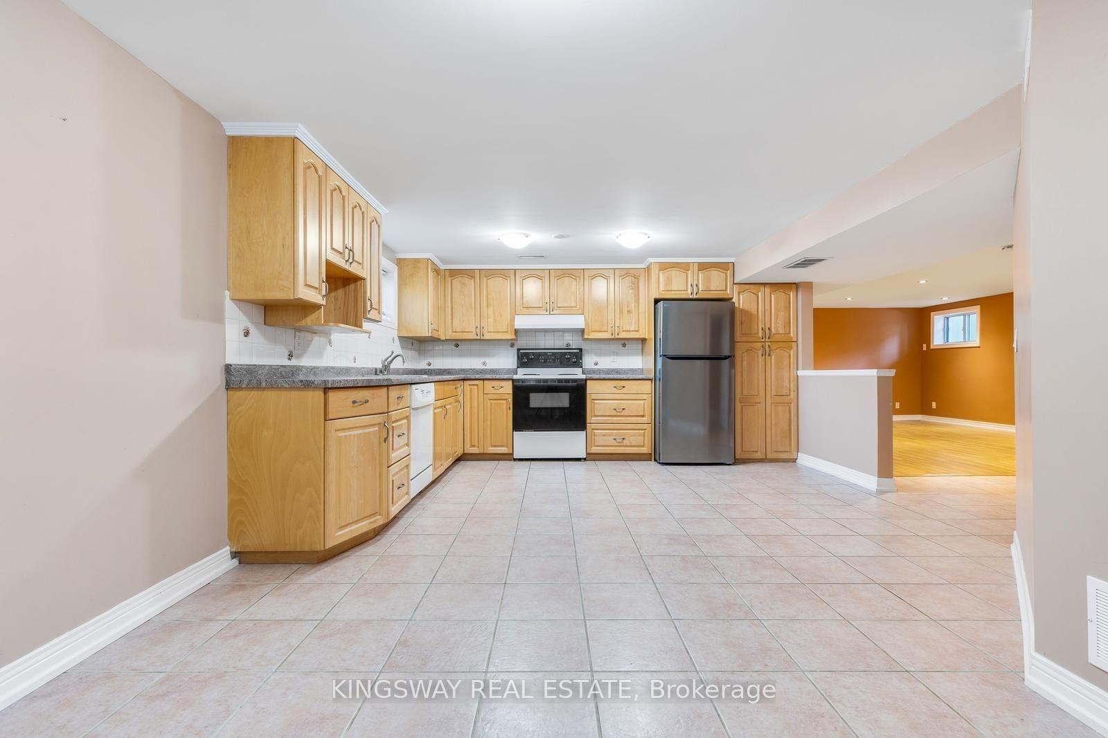 236-woodale-lower-lev-avenue-oakville-ontario-w12674414