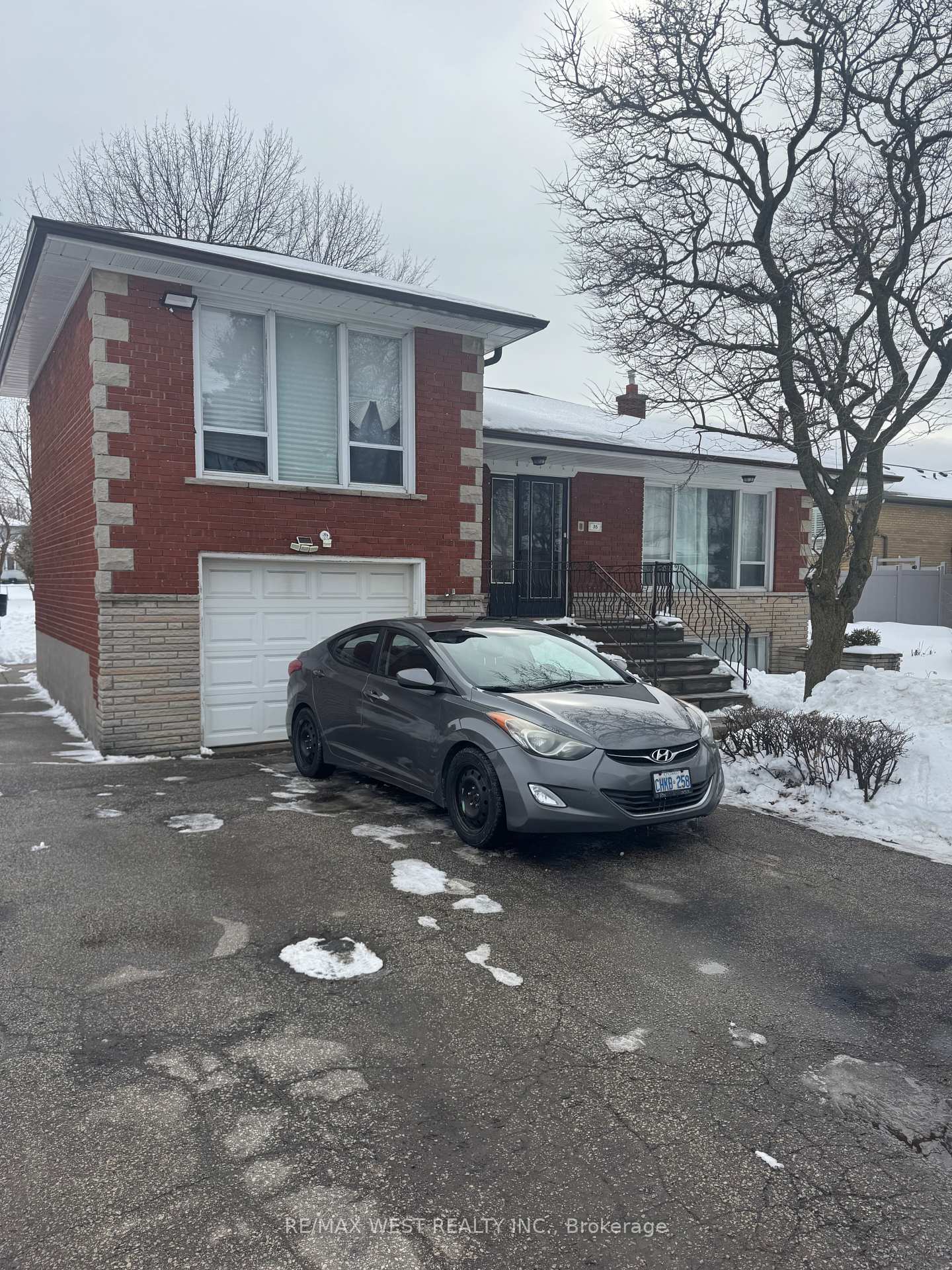 Discover Similar Leased Properties of 2 - 909 Castlefield Avenue, North ...