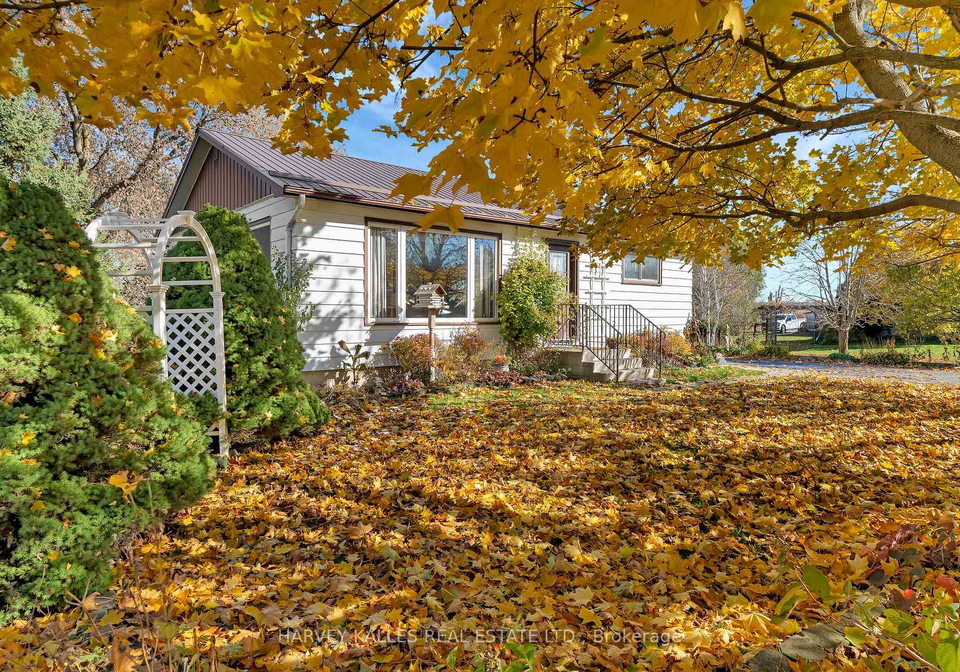1075 County Road 10, Prince Edward County