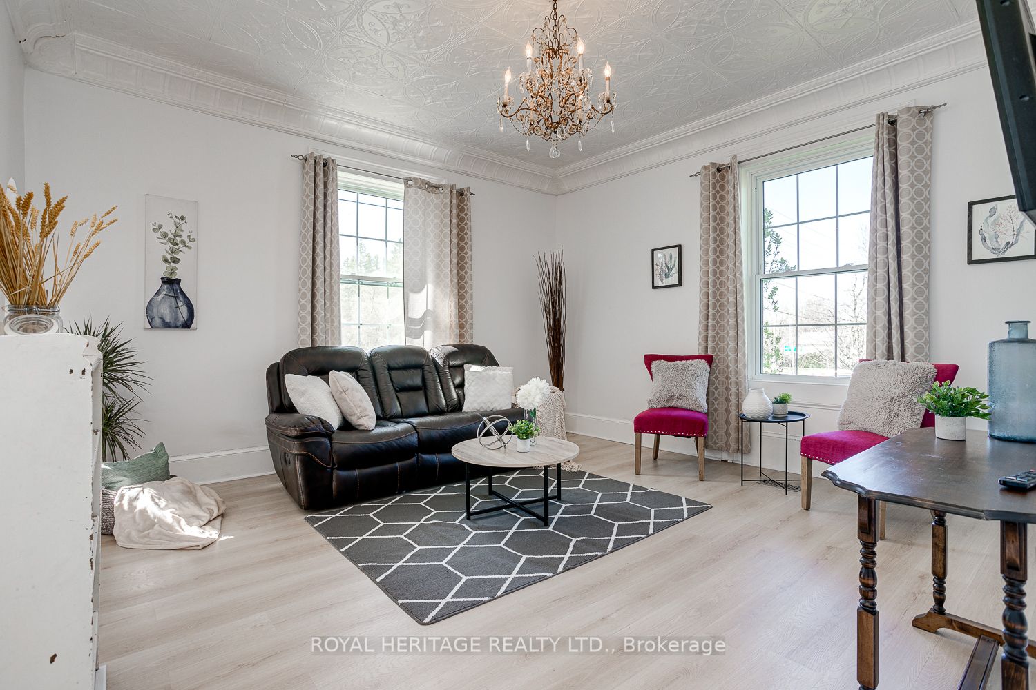 84 King Street E, Cavan Monaghan