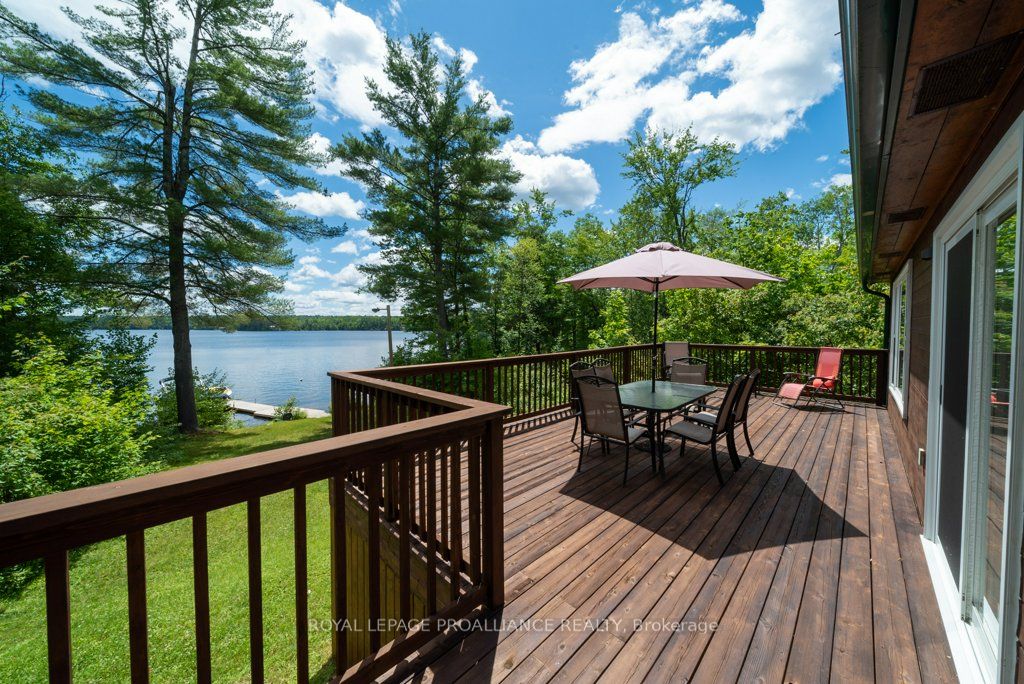 518 Mazinaw Lake, Addington Highlands